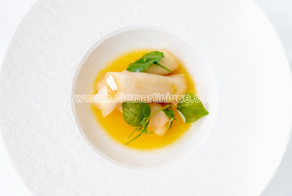 Roulé de marlin fumé au chèvre frais, piment végétarien sur une gelée ...